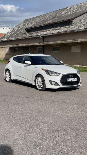 White Hyundai Veloster 2016 in Kupiskis, with an engine capacity of 1.59 L and mileage of 140 thousand km for 7600 €, photo  on AUTOMOTO.COM.LV