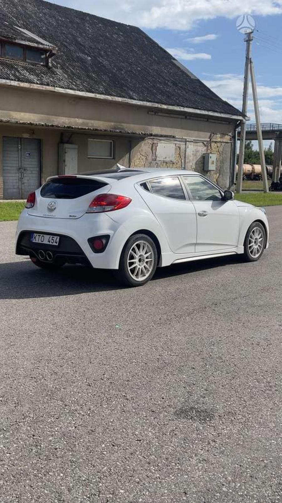 Balts Hyundai Veloster 2016 Kupiškis, ar dzinēja tilpumu 1.59 L un nobraukumu 140 tūkst. km par 7600 €, foto 4 vietnē AUTOMOTO.COM.LV