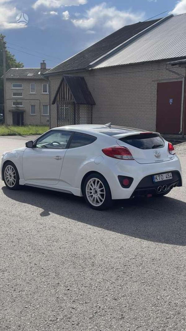 Balts Hyundai Veloster 2016 Kupiškis, ar dzinēja tilpumu 1.59 L un nobraukumu 140 tūkst. km par 7600 €, foto 4 vietnē AUTOMOTO.COM.LV