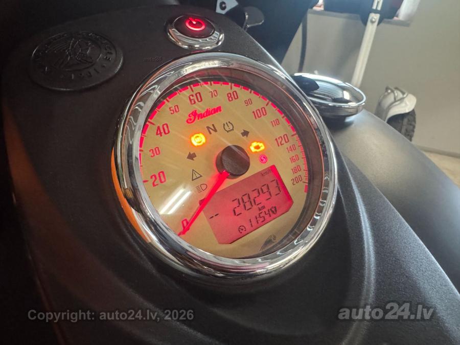 Melns Indian Chief 2017 Tartu, ar dzinēja tilpumu 1.81 L un nobraukumu 28 tūkst. km par 11990 €, foto 12 vietnē AUTOMOTO.COM.LV
