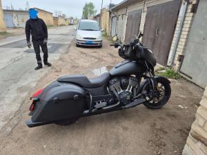 Black Indian Chieftain 2018 in Telschi, with an engine capacity of 1.90 L and mileage of 30 thousand km for 10000 €, photo 3 on AUTOMOTO.COM.LV