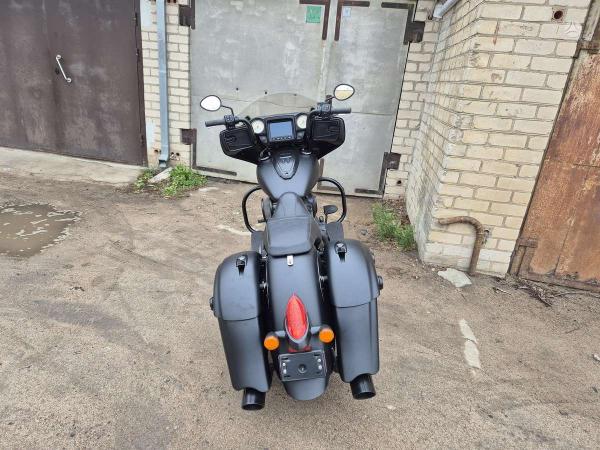 Black Indian Chieftain 2018 in Telschi, with an engine capacity of 1.90 L and mileage of 30 thousand km for 10000 €, photo 5 on AUTOMOTO.COM.LV