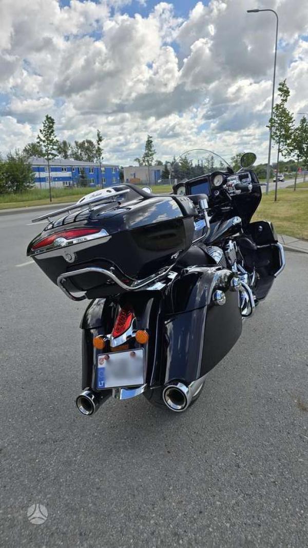 Indian Roadmaster 2017 in Siauliai, with an engine capacity of 1.81 L and mileage of 32 thousand km for 12499 €, photo 9 on AUTOMOTO.COM.LV
