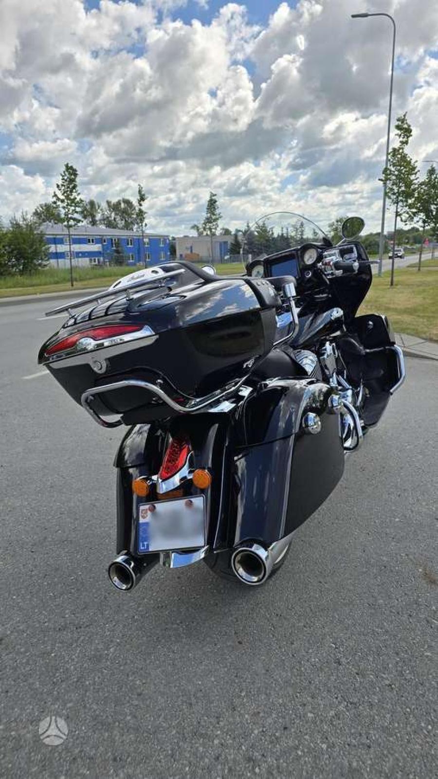 Indian Roadmaster 2017 in Siauliai, with an engine capacity of 1.81 L and mileage of 32 thousand km for 12499 €, photo 10 on AUTOMOTO.COM.LV