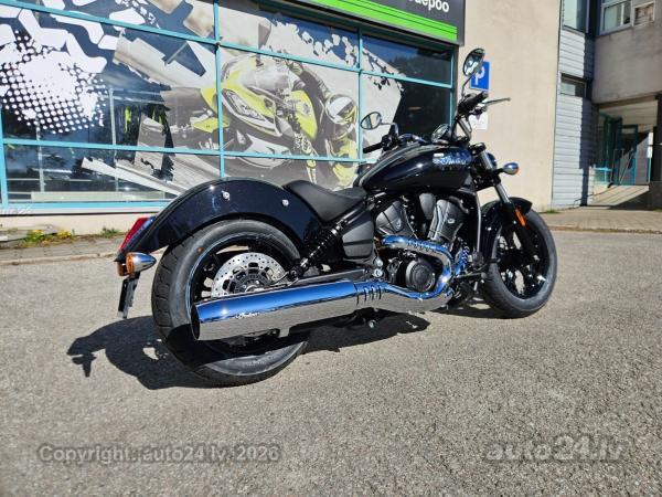 Black Indian Scout 2026 in Tallinn, with an engine capacity of 1.00 L and mileage of 1 thousand km for 14690 €, photo 3 on AUTOMOTO.COM.LV