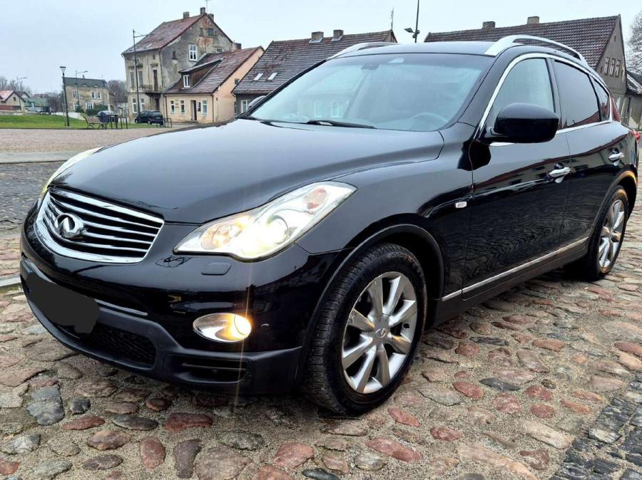 Black Infiniti ex-30 2011 in Silute, with an engine capacity of 3.00 L and mileage of 180 thousand km for 7450 €, photo 1 on AUTOMOTO.COM.LV
