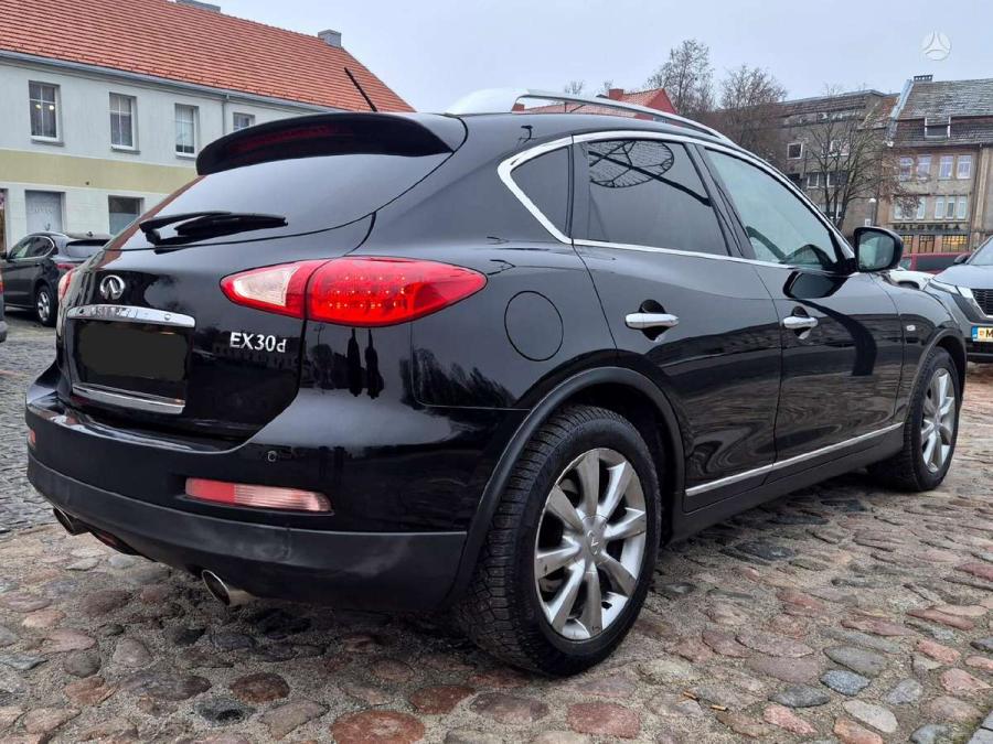 Black Infiniti ex-30 2011 in Silute, with an engine capacity of 3.00 L and mileage of 180 thousand km for 7450 €, photo 3 on AUTOMOTO.COM.LV