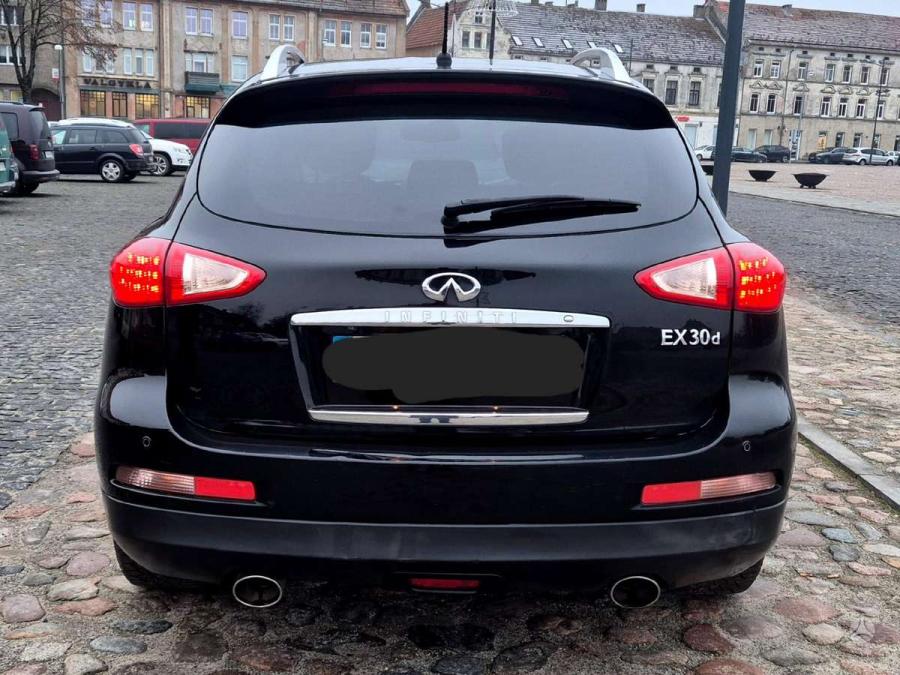 Black Infiniti ex-30 2011 in Silute, with an engine capacity of 3.00 L and mileage of 180 thousand km for 7450 €, photo 4 on AUTOMOTO.COM.LV