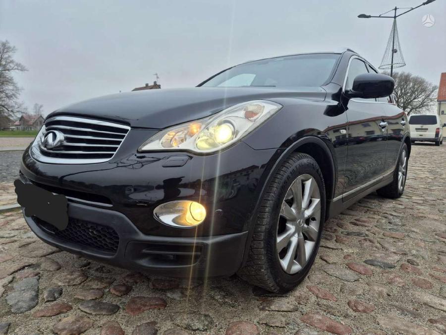 Black Infiniti ex-30 2011 in Silute, with an engine capacity of 3.00 L and mileage of 180 thousand km for 7450 €, photo 9 on AUTOMOTO.COM.LV
