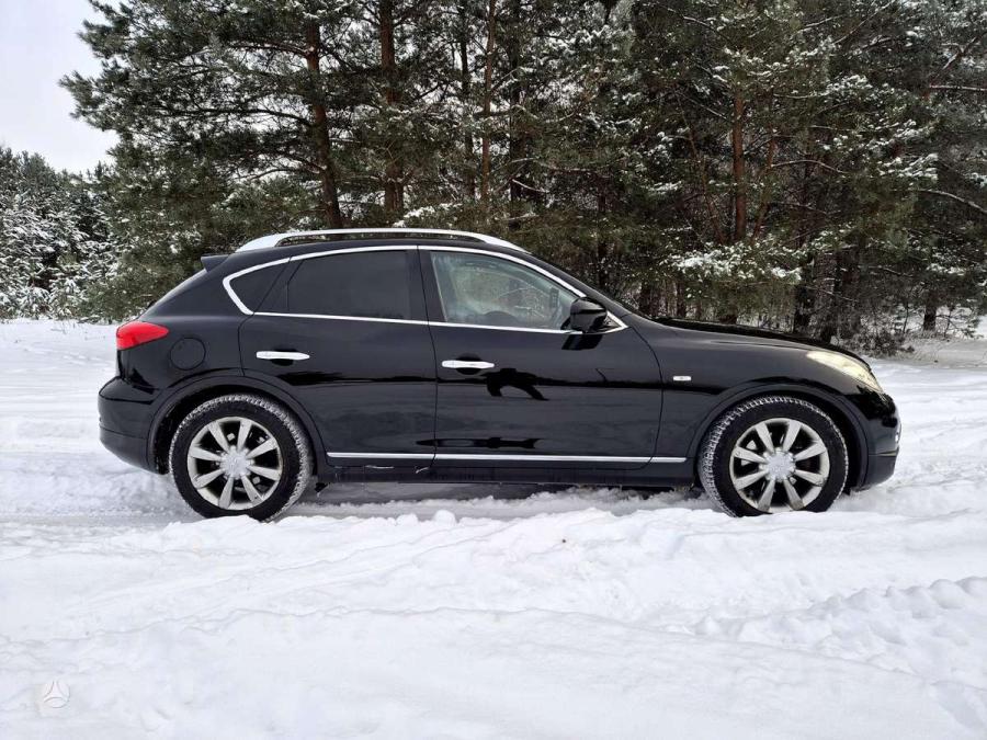 Black Infiniti ex-30 2011 in Klaipeda, with an engine capacity of 3.00 L and mileage of 182 thousand km for 7450 €, photo 5 on AUTOMOTO.COM.LV