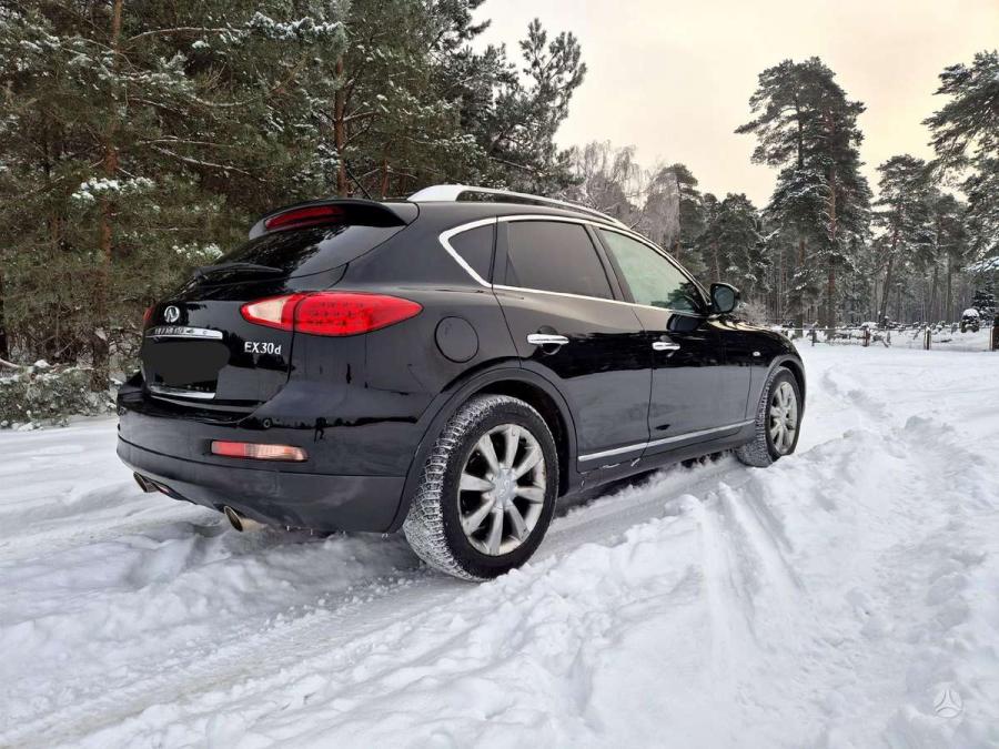 Black Infiniti ex-30 2011 in Klaipeda, with an engine capacity of 3.00 L and mileage of 182 thousand km for 7450 €, photo 6 on AUTOMOTO.COM.LV