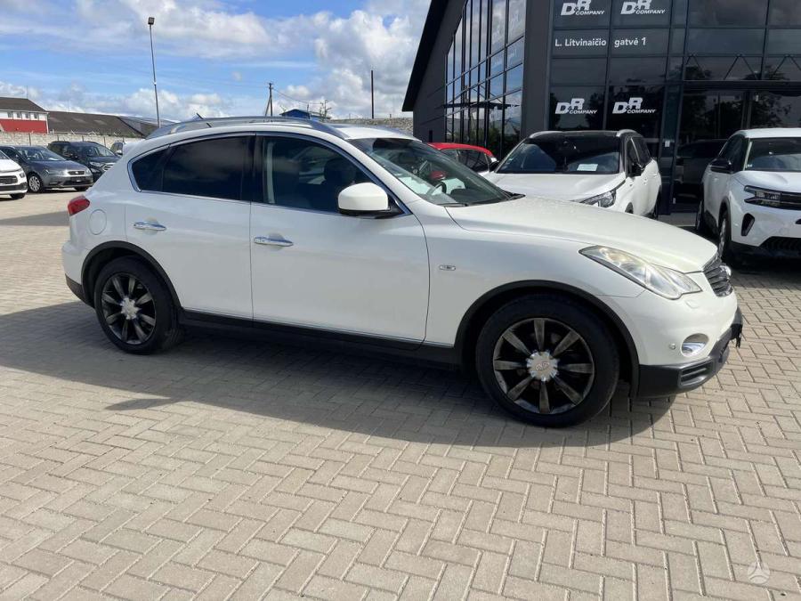 White Infiniti ex-30 2011 in Taurage, with an engine capacity of 3.00 L and mileage of 185 thousand km for 7700 €, photo 3 on AUTOMOTO.COM.LV