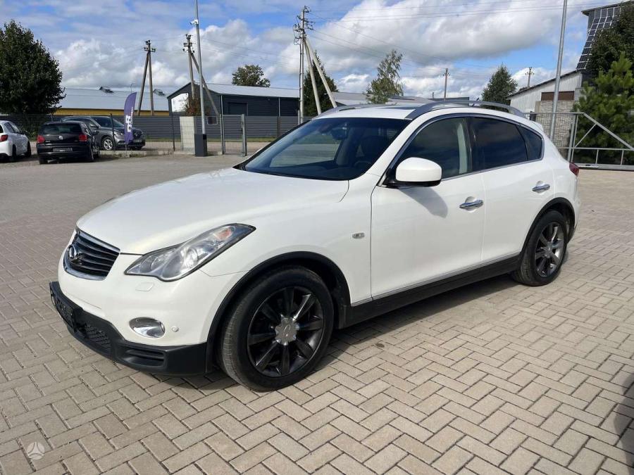 White Infiniti ex-30 2011 in Taurage, with an engine capacity of 3.00 L and mileage of 185 thousand km for 7700 €, photo 5 on AUTOMOTO.COM.LV
