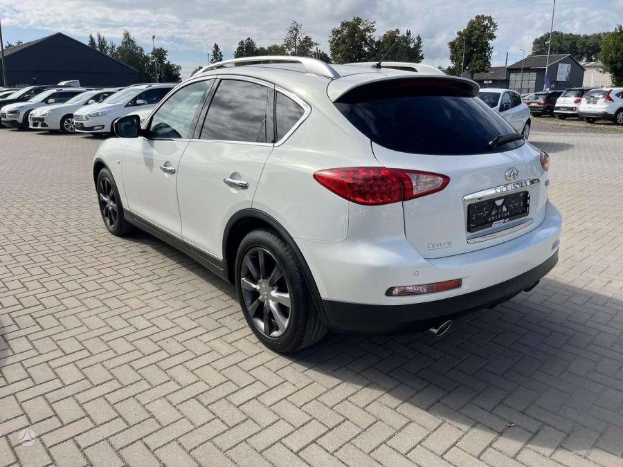White Infiniti ex-30 2011 in Taurage, with an engine capacity of 3.00 L and mileage of 185 thousand km for 7700 €, photo 6 on AUTOMOTO.COM.LV