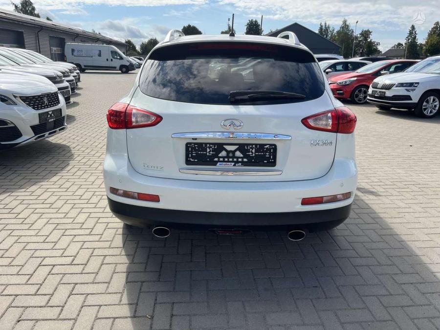 White Infiniti ex-30 2011 in Taurage, with an engine capacity of 3.00 L and mileage of 185 thousand km for 7700 €, photo 7 on AUTOMOTO.COM.LV