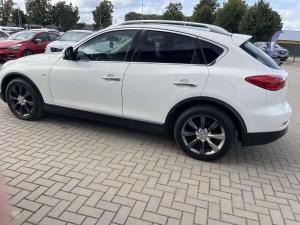 White Infiniti ex-30 2011 in Taurage, with an engine capacity of 3.00 L and mileage of 185 thousand km for 7700 €, photo 9 on AUTOMOTO.COM.LV