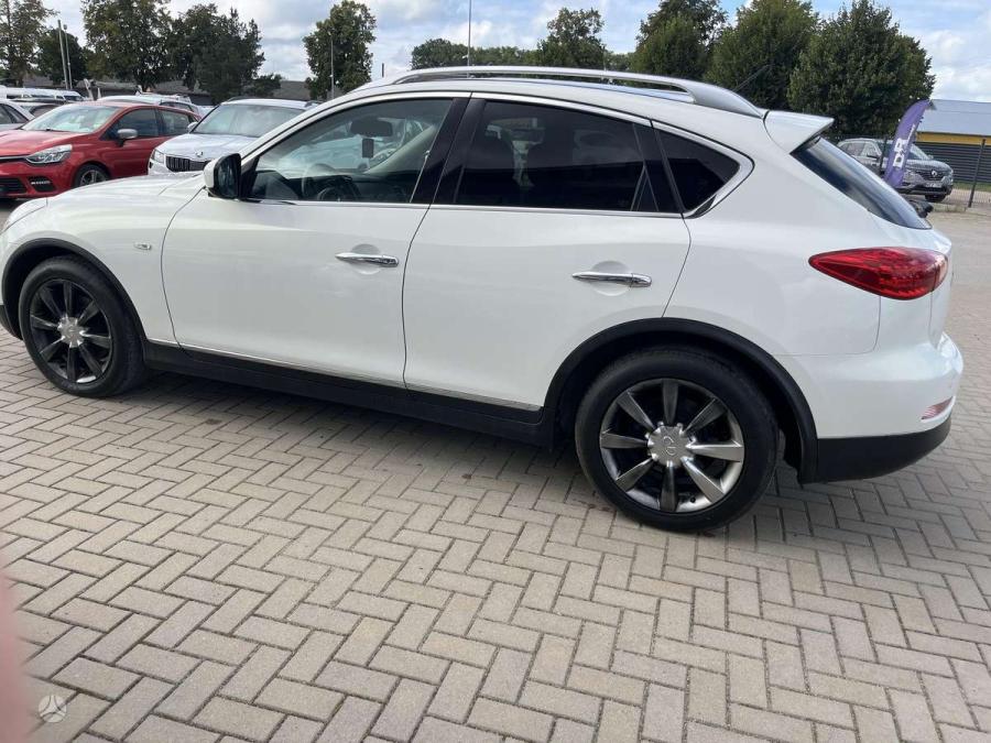 White Infiniti ex-30 2011 in Taurage, with an engine capacity of 3.00 L and mileage of 185 thousand km for 7700 €, photo 9 on AUTOMOTO.COM.LV