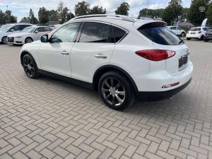 White Infiniti ex-30 2011 in Taurage, with an engine capacity of 3.00 L and mileage of 185 thousand km for 7700 €, photo 10 on AUTOMOTO.COM.LV