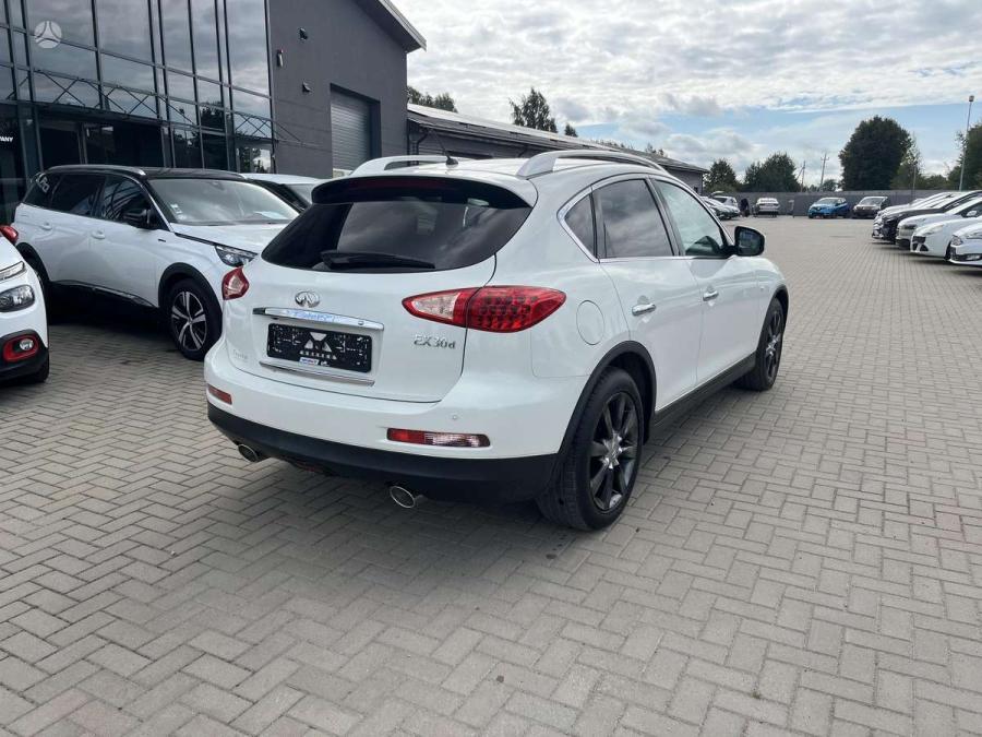 White Infiniti ex-30 2011 in Taurage, with an engine capacity of 3.00 L and mileage of 185 thousand km for 7700 €, photo 12 on AUTOMOTO.COM.LV