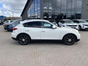 White Infiniti ex-30 2011 in Taurage, with an engine capacity of 3.00 L and mileage of 185 thousand km for 7700 €, photo 13 on AUTOMOTO.COM.LV