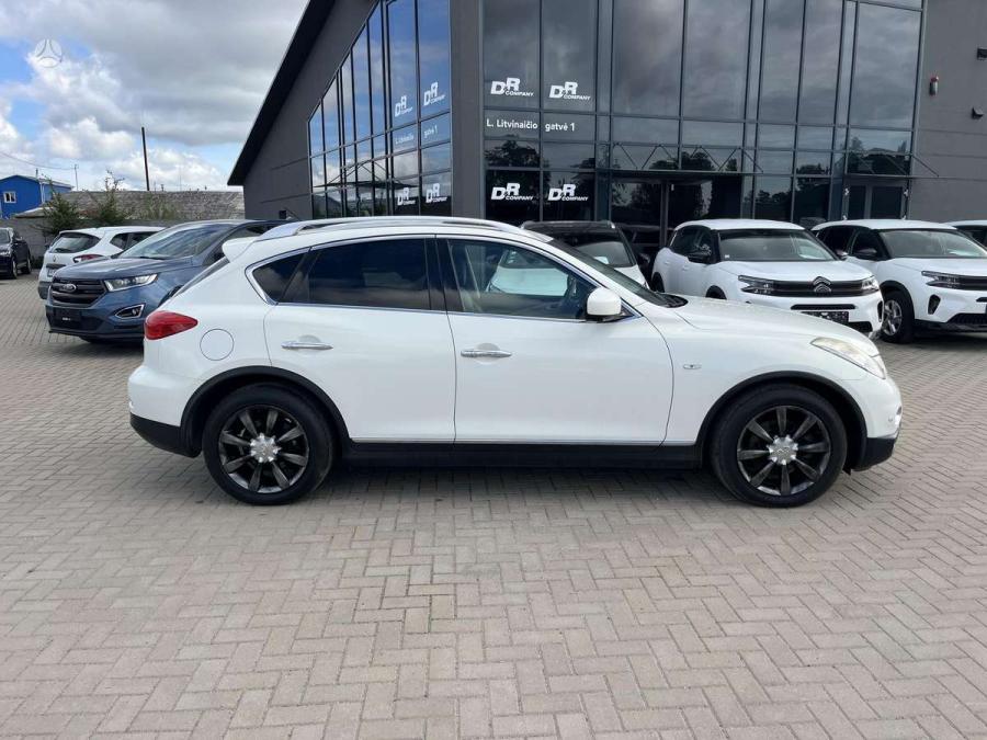 White Infiniti ex-30 2011 in Taurage, with an engine capacity of 3.00 L and mileage of 185 thousand km for 7700 €, photo 13 on AUTOMOTO.COM.LV