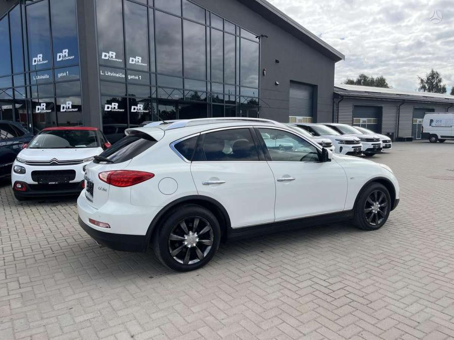 White Infiniti ex-30 2011 in Taurage, with an engine capacity of 3.00 L and mileage of 185 thousand km for 7700 €, photo 14 on AUTOMOTO.COM.LV