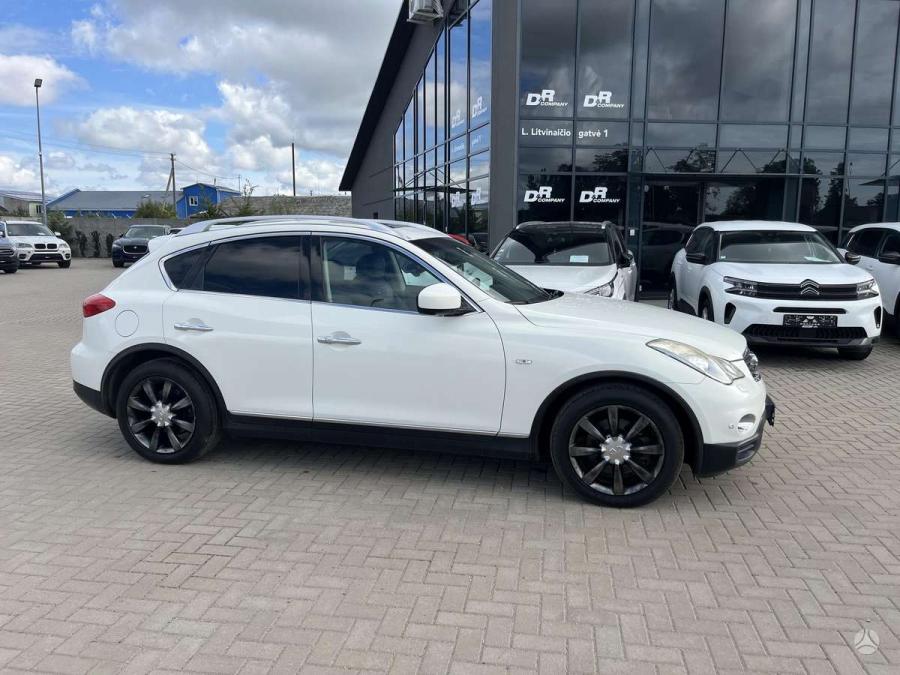 White Infiniti ex-30 2011 in Taurage, with an engine capacity of 3.00 L and mileage of 185 thousand km for 7700 €, photo 16 on AUTOMOTO.COM.LV