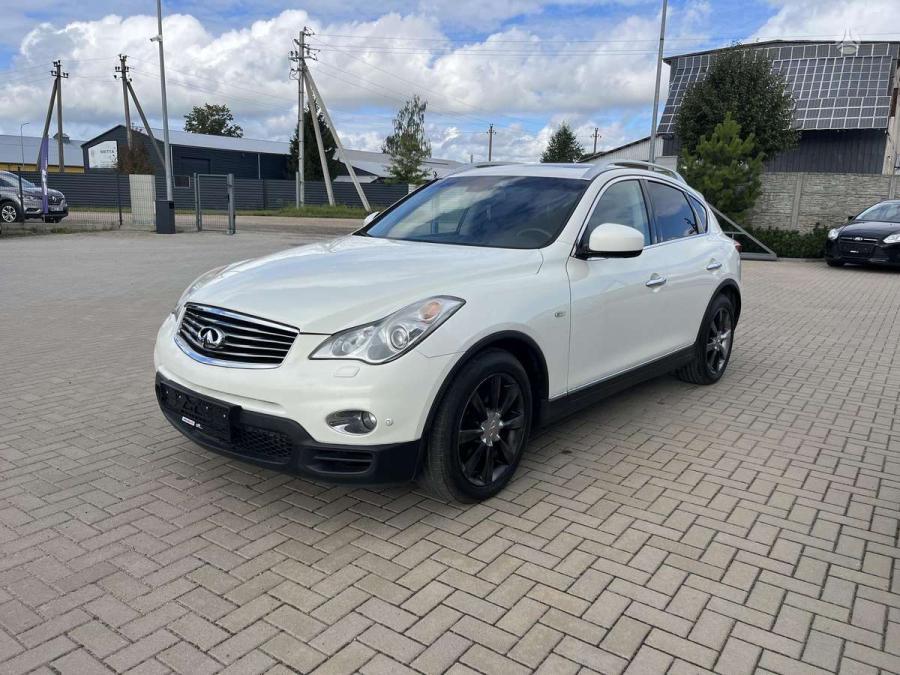 White Infiniti ex-30 2011 in Taurage, with an engine capacity of 3.00 L and mileage of 185 thousand km for 7700 €, photo 19 on AUTOMOTO.COM.LV
