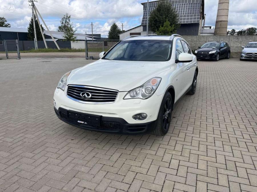 White Infiniti ex-30 2011 in Taurage, with an engine capacity of 3.00 L and mileage of 185 thousand km for 7700 €, photo 20 on AUTOMOTO.COM.LV