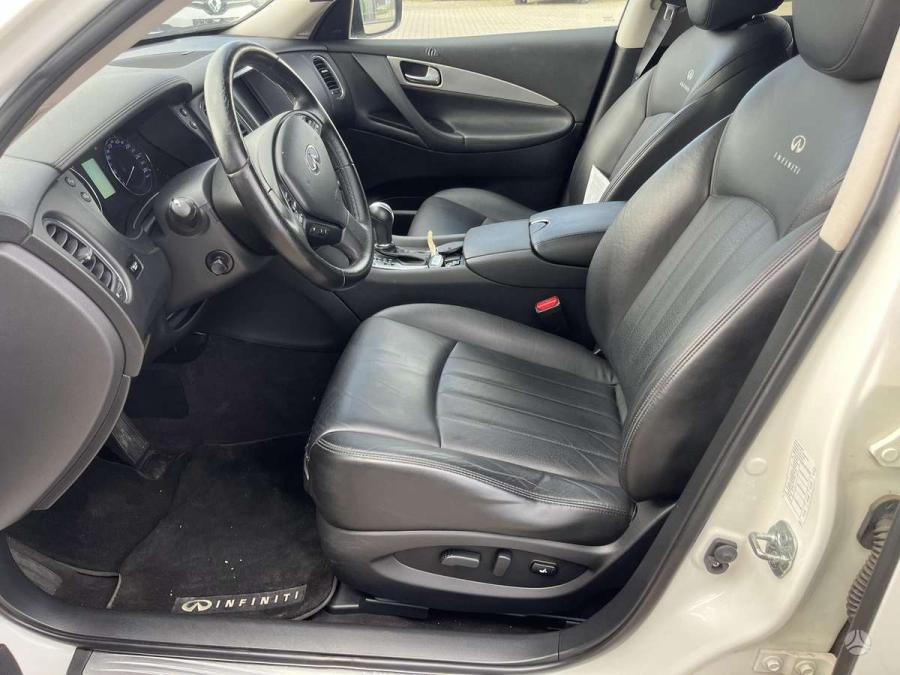 White Infiniti ex-30 2011 in Taurage, with an engine capacity of 3.00 L and mileage of 185 thousand km for 7700 €, photo 21 on AUTOMOTO.COM.LV