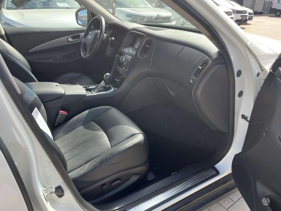 White Infiniti ex-30 2011 in Taurage, with an engine capacity of 3.00 L and mileage of 185 thousand km for 7700 €, photo 31 on AUTOMOTO.COM.LV