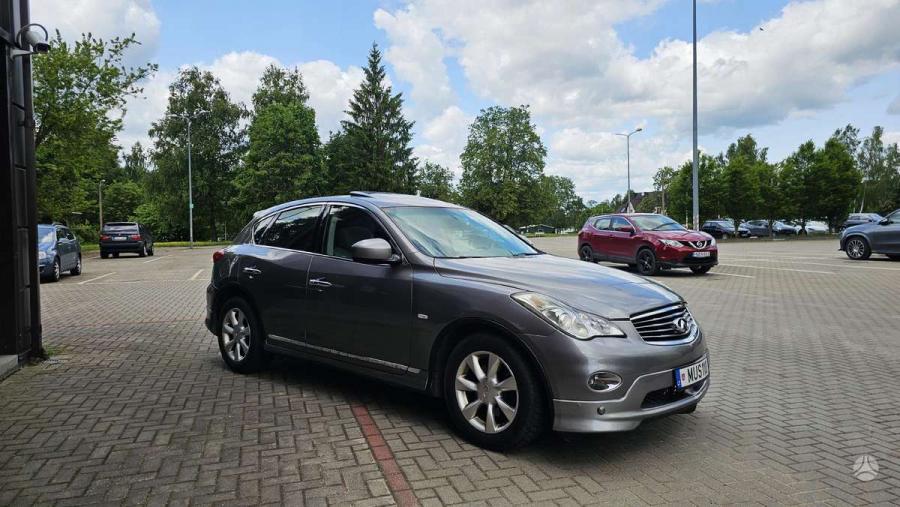 Grey Infiniti EX 35 2009 in Trakai, with an engine capacity of 3.50 L and mileage of 130 thousand km for 5500 €, photo 6 on AUTOMOTO.COM.LV