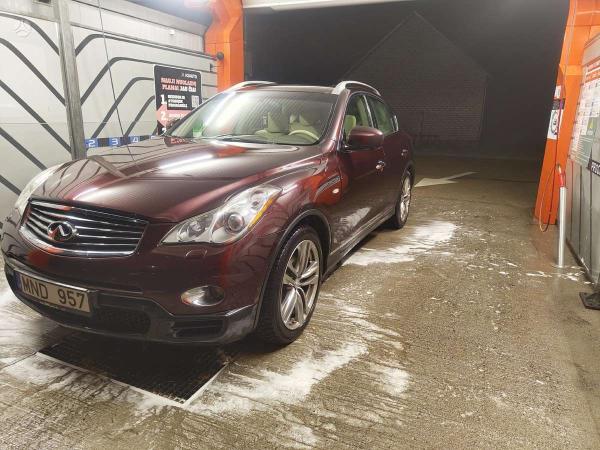 Red Infiniti EX 37 2013 in Taurage, with an engine capacity of 3.70 L and mileage of 130 thousand km for 7250 €, photo 10 on AUTOMOTO.COM.LV