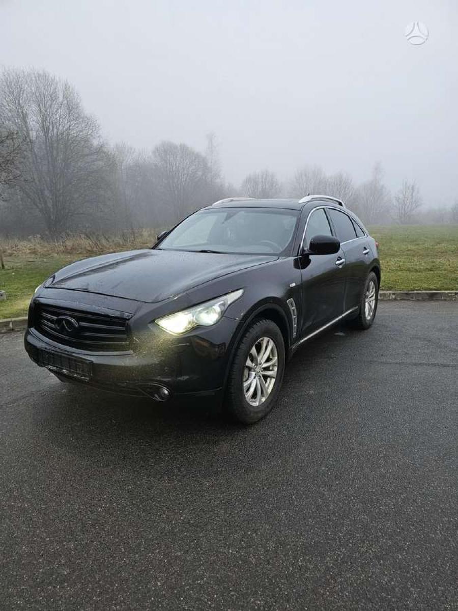 Black Infiniti fx-30 2011 in Vilnius, with an engine capacity of 2.99 L and mileage of 294 thousand km for 7500 €, photo 2 on AUTOMOTO.COM.LV