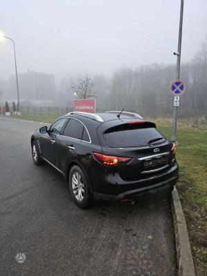 Black Infiniti fx-30 2011 in Vilnius, with an engine capacity of 2.99 L and mileage of 294 thousand km for 7500 €, photo 3 on AUTOMOTO.COM.LV