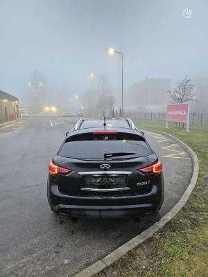 Black Infiniti fx-30 2011 in Vilnius, with an engine capacity of 2.99 L and mileage of 294 thousand km for 7500 €, photo 4 on AUTOMOTO.COM.LV