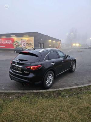 Black Infiniti fx-30 2011 in Vilnius, with an engine capacity of 2.99 L and mileage of 294 thousand km for 7500 €, photo 5 on AUTOMOTO.COM.LV