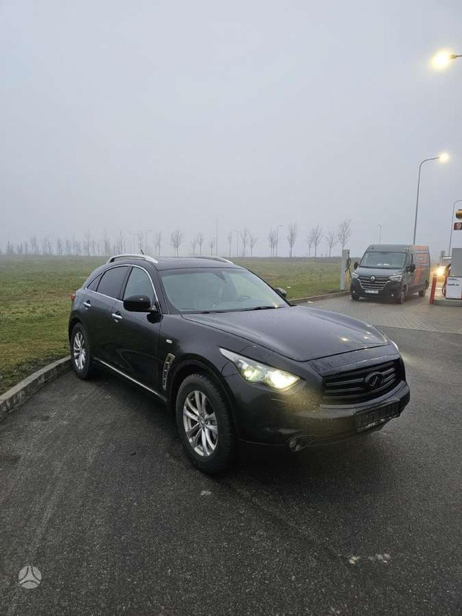 Black Infiniti fx-30 2011 in Vilnius, with an engine capacity of 2.99 L and mileage of 294 thousand km for 7500 €, photo 6 on AUTOMOTO.COM.LV