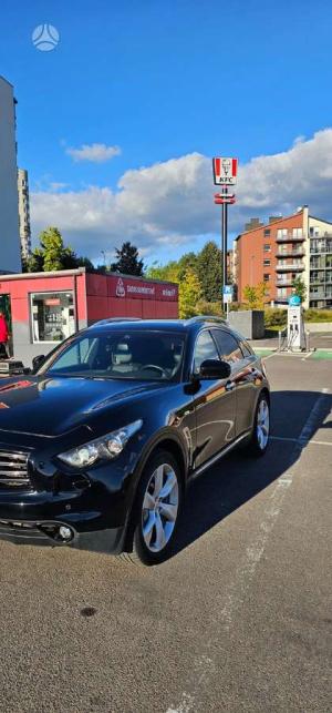 Black Infiniti fx-30 2011 in Vilnius, with an engine capacity of 2.99 L and mileage of 294 thousand km for 7500 €, photo 7 on AUTOMOTO.COM.LV