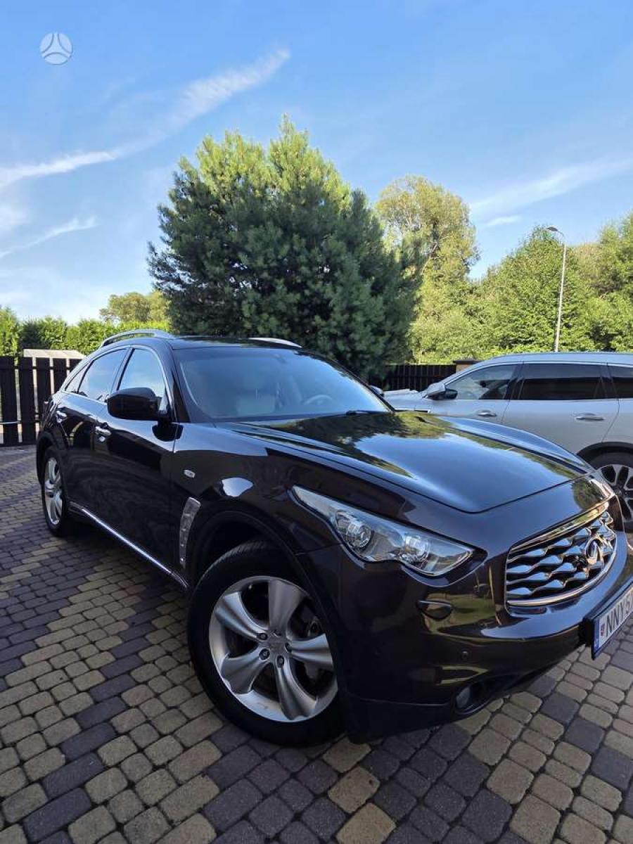 Black Infiniti fx-30 2011 in Kaunas, with an engine capacity of 3.00 L and mileage of 241 thousand km for 8500 €, photo 4 on AUTOMOTO.COM.LV