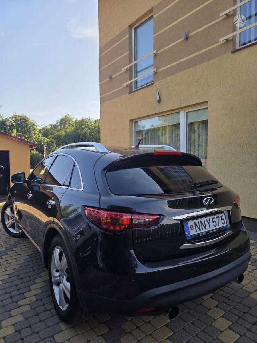 Black Infiniti fx-30 2011 in Kaunas, with an engine capacity of 3.00 L and mileage of 241 thousand km for 8500 €, photo 7 on AUTOMOTO.COM.LV
