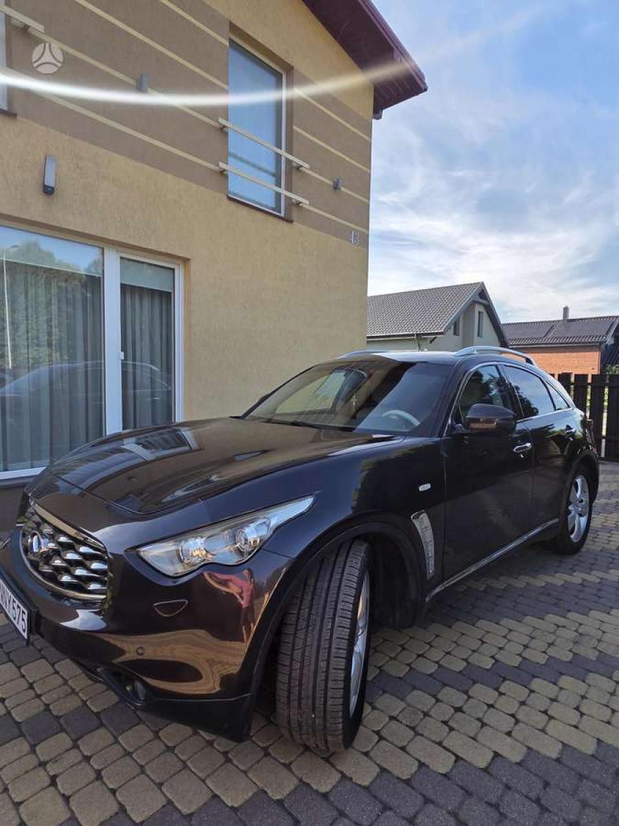 Black Infiniti fx-30 2011 in Kaunas, with an engine capacity of 3.00 L and mileage of 241 thousand km for 8500 €, photo 9 on AUTOMOTO.COM.LV