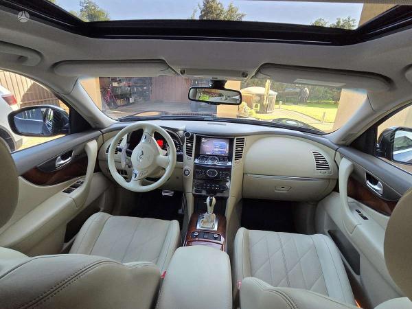 Black Infiniti fx-30 2011 in Kaunas, with an engine capacity of 3.00 L and mileage of 241 thousand km for 8500 €, photo 9 on AUTOMOTO.COM.LV