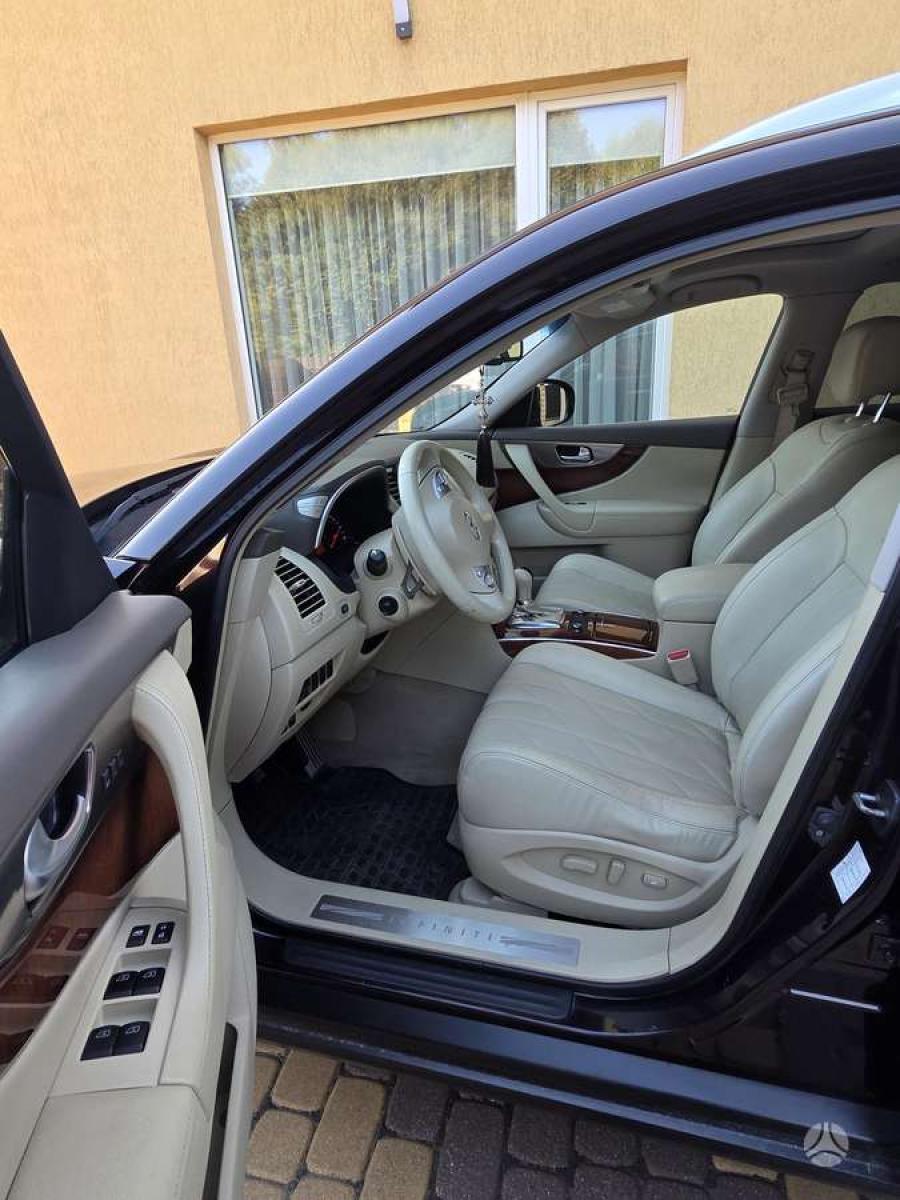 Black Infiniti fx-30 2011 in Kaunas, with an engine capacity of 3.00 L and mileage of 241 thousand km for 8500 €, photo 11 on AUTOMOTO.COM.LV