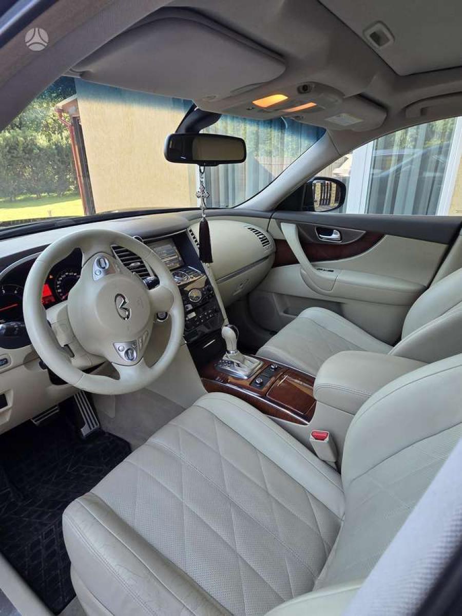 Black Infiniti fx-30 2011 in Kaunas, with an engine capacity of 3.00 L and mileage of 241 thousand km for 8500 €, photo 12 on AUTOMOTO.COM.LV