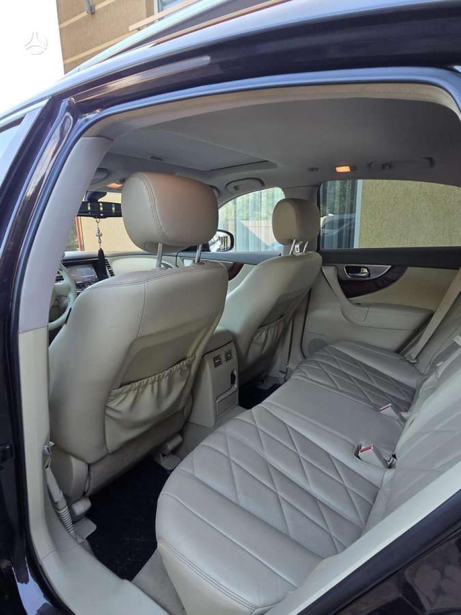 Black Infiniti fx-30 2011 in Kaunas, with an engine capacity of 3.00 L and mileage of 241 thousand km for 8500 €, photo 13 on AUTOMOTO.COM.LV