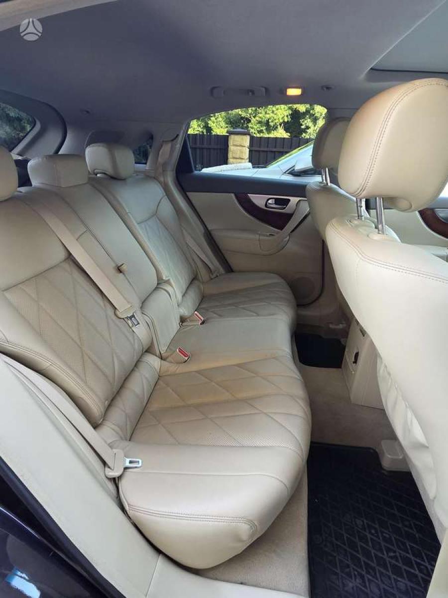 Black Infiniti fx-30 2011 in Kaunas, with an engine capacity of 3.00 L and mileage of 241 thousand km for 8500 €, photo 17 on AUTOMOTO.COM.LV