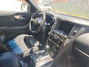 Black Infiniti fx-30 2011 in Vilnius, with an engine capacity of 3.00 L and mileage of 244 thousand km for 3800 €, photo 6 on AUTOMOTO.COM.LV