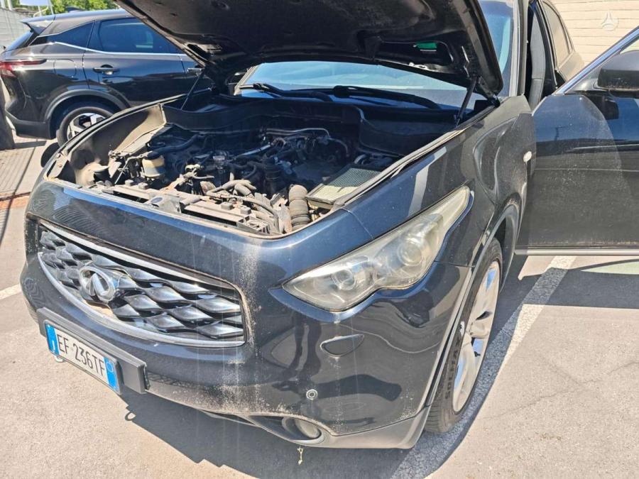 Black Infiniti fx-30 2011 in Vilnius, with an engine capacity of 3.00 L and mileage of 244 thousand km for 3800 €, photo 21 on AUTOMOTO.COM.LV