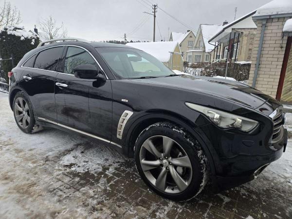 Black Infiniti fx-30 2013 in Ukmerge, with an engine capacity of 3.00 L and mileage of 277 thousand km for 11500 €, photo 11 on AUTOMOTO.COM.LV